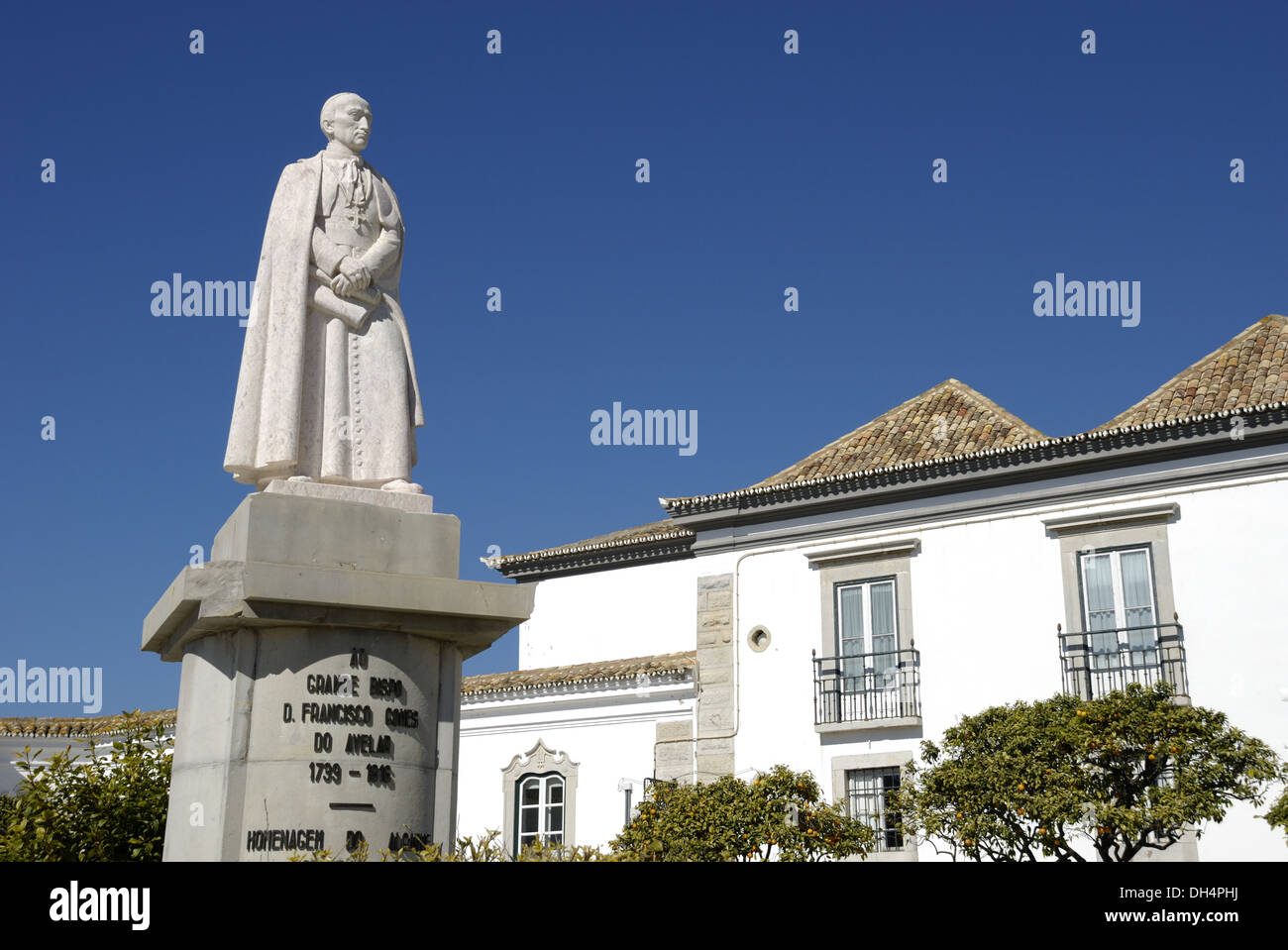 Monument at Largo da Se in Faro Stock Photo - Alamy
