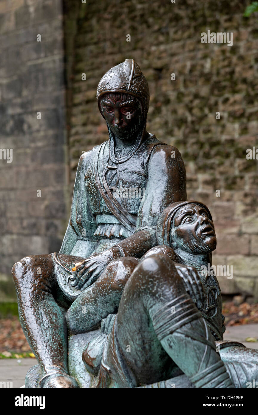 Robin hood metal statue nottingham Stock Photo - Alamy
