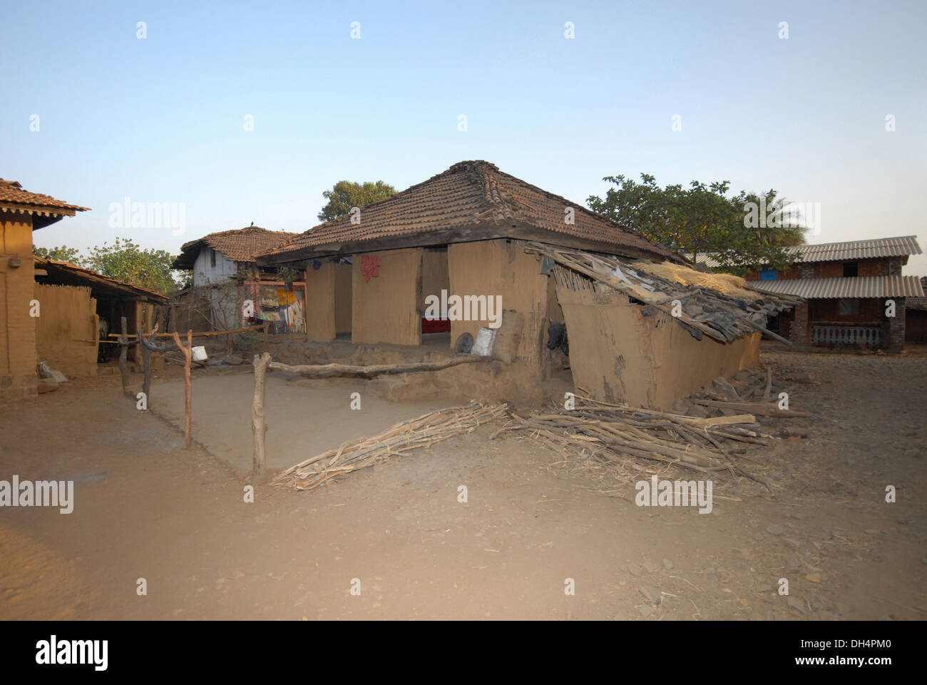 Tribal hut, Bhil Tribe, Madhya Pradesh, India Stock Photo - Alamy