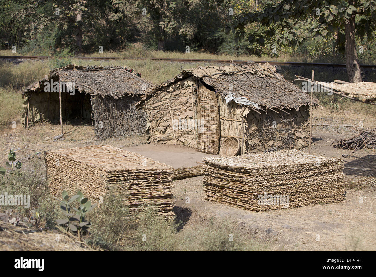 Traditional Mud Huts Stock Photos & Traditional Mud Huts Stock Images ...