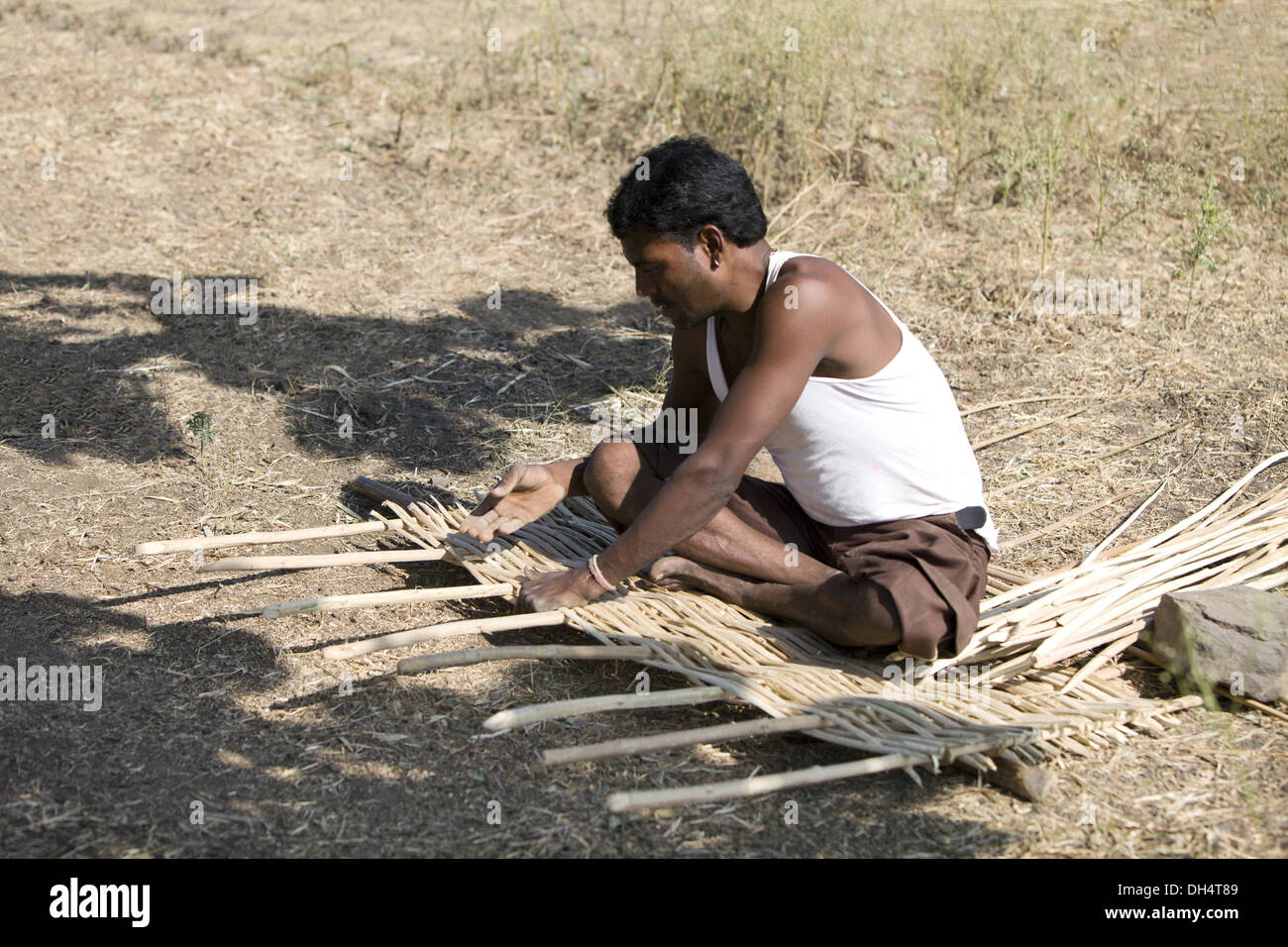 Bhil man making roof of huts, Bhil Tribe, Madhya Pradesh, India Stock ...