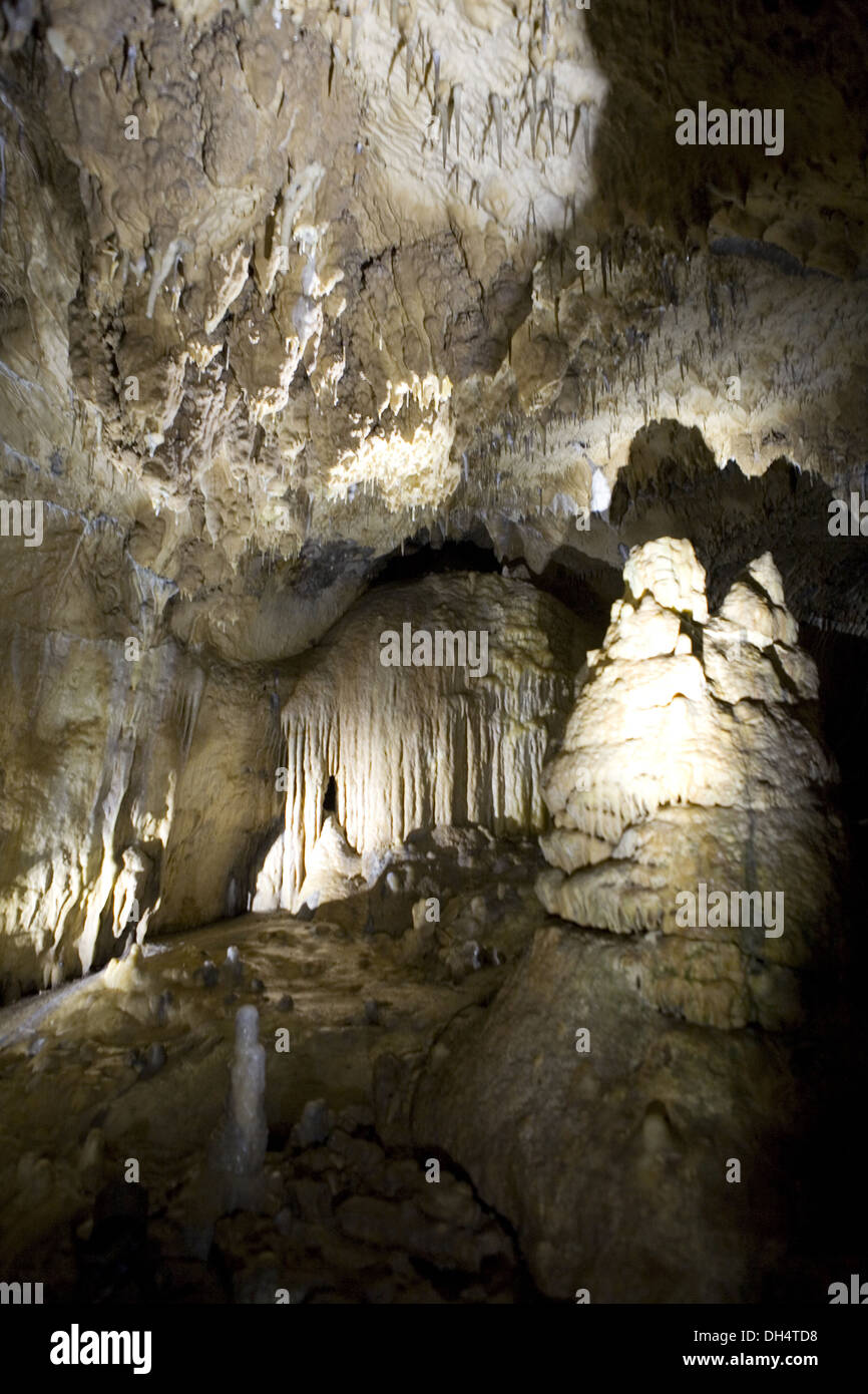 Flowstone cave hi-res stock photography and images - Alamy