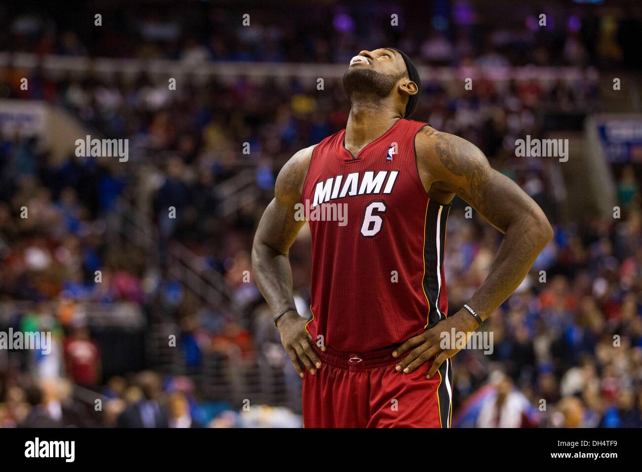 Lebron james hands up hi-res stock photography and images - Alamy