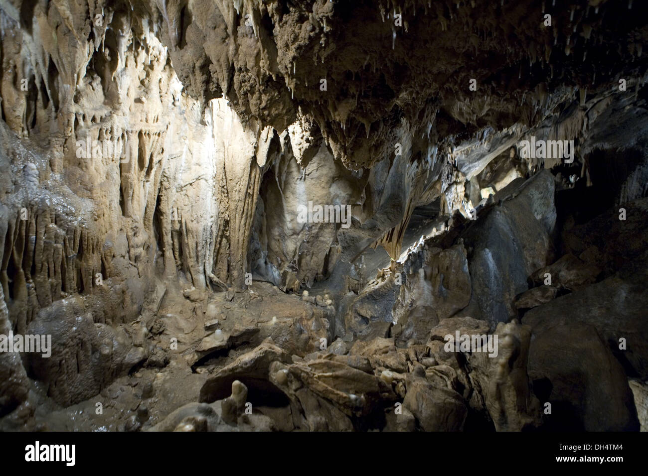 Flowstone cavern hi-res stock photography and images - Alamy