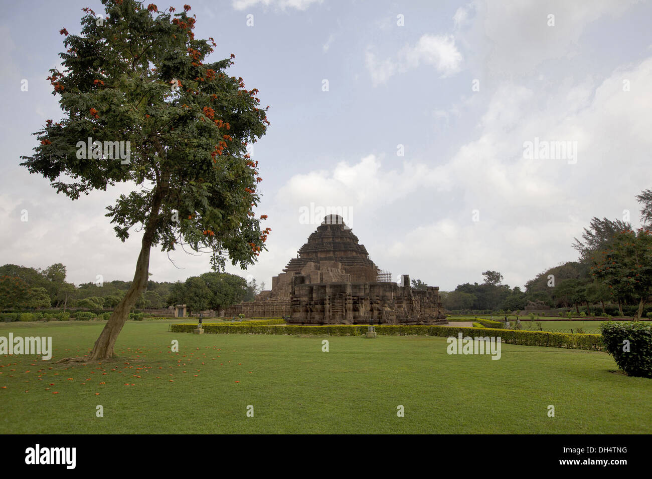 Jagamohan and deul west. Konarak Sun temple complex, Orissa, India ...