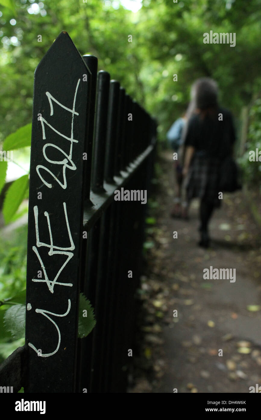 Graffiti fences hi-res stock photography and images - Alamy