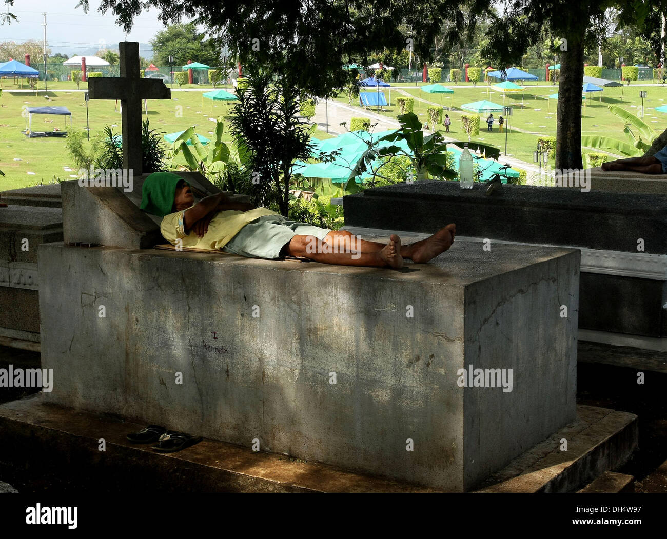 Filipino cemetery hi-res stock photography and images - Alamy