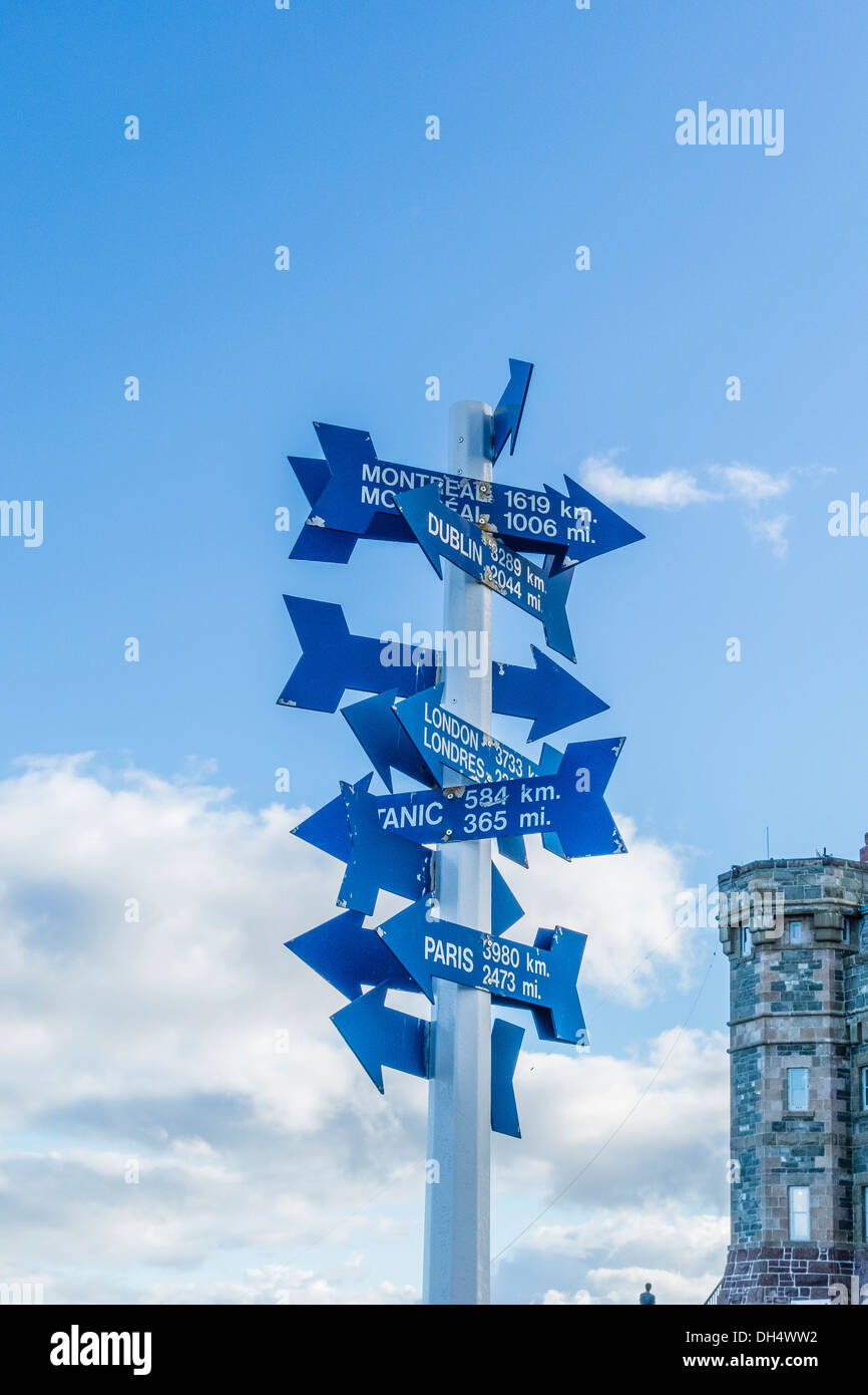 Arrow signs with mileage hi-res stock photography and images - Alamy