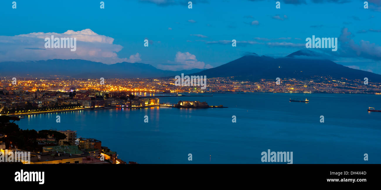 Naples and vesuvius at night hi-res stock photography and images - Alamy