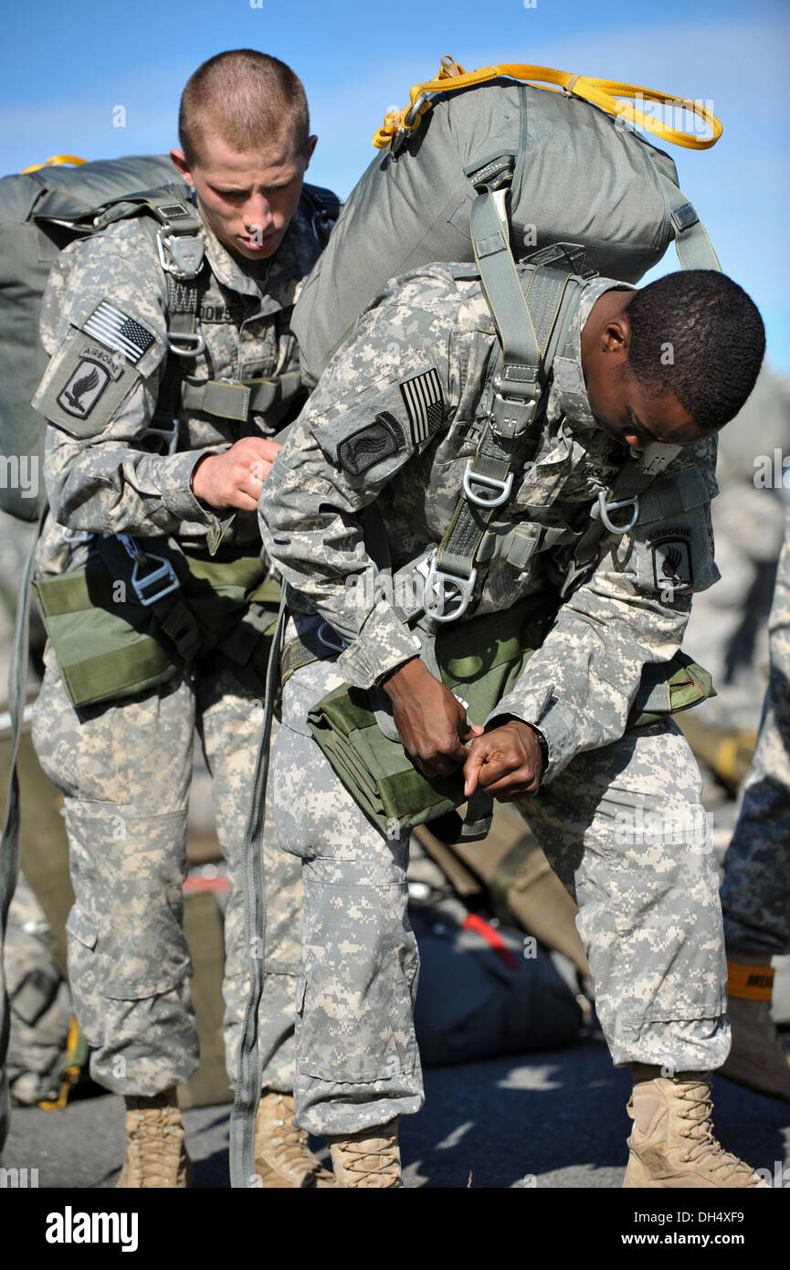 U.S. Army Soldiers, assigned to 1st Squadron, 91st Cavalry Regiment ...