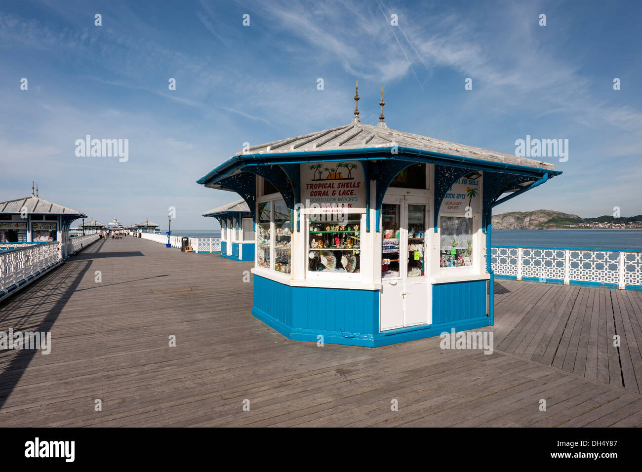 Pier attractions hi-res stock photography and images - Alamy