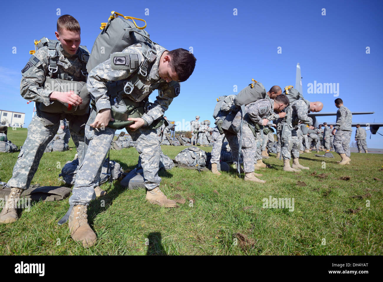 U.S. Army Soldiers, assigned to 173rd Infantry Brigade Combat Team ...