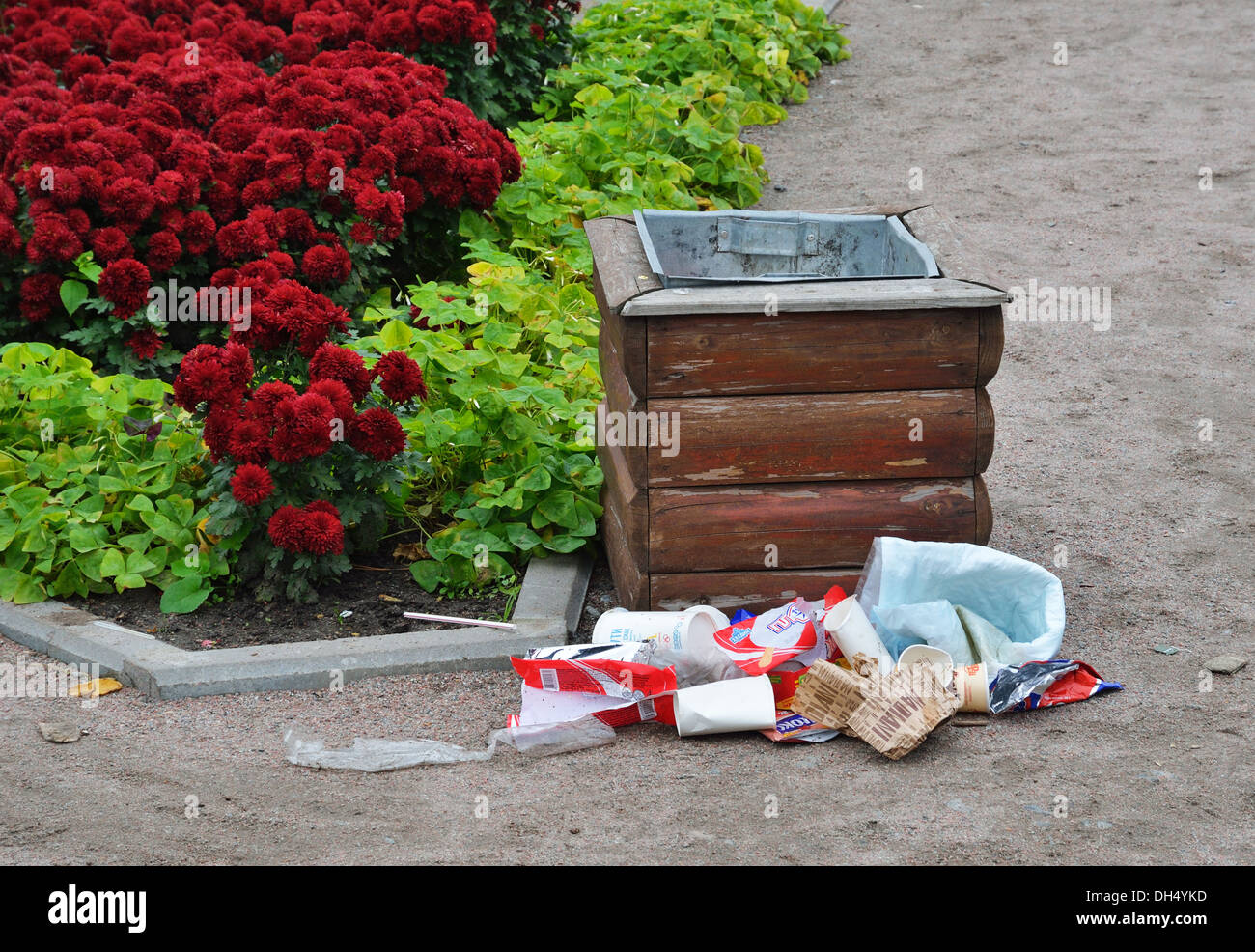 Flowers in garbage can trash hi-res stock photography and images - Alamy