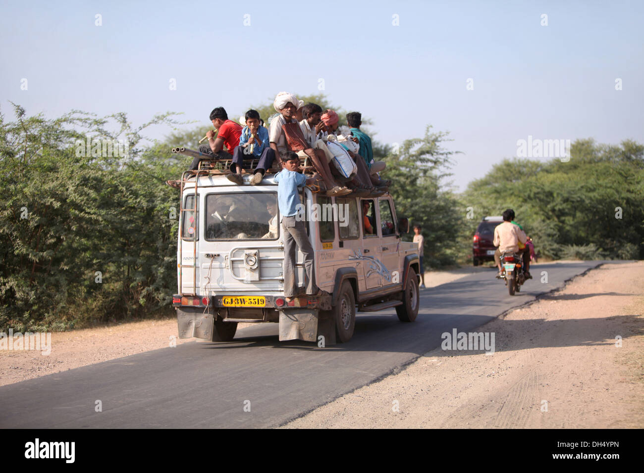 Overcrowded public transport hi-res stock photography and images - Alamy