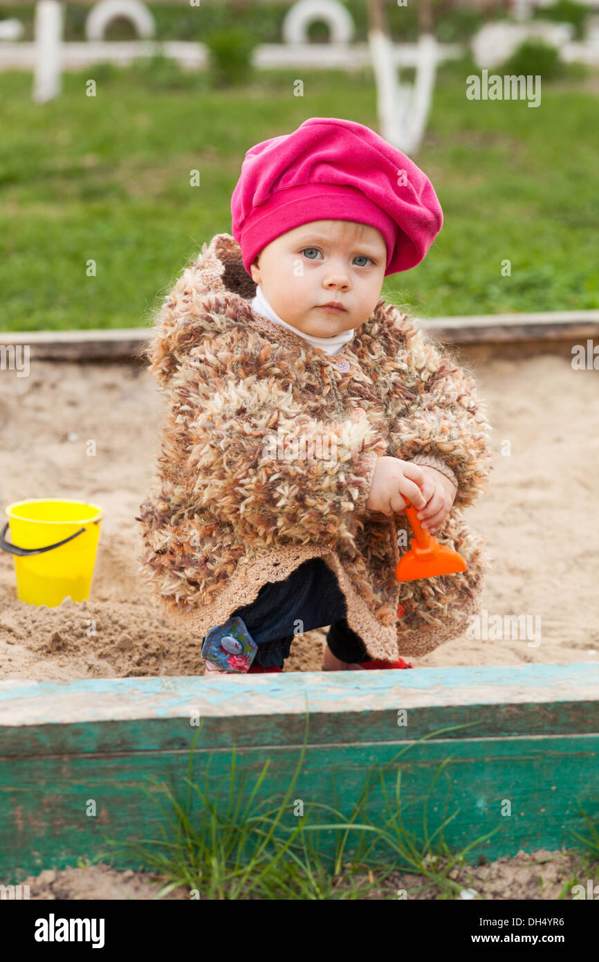 Child sandpit hi-res stock photography and images - Alamy