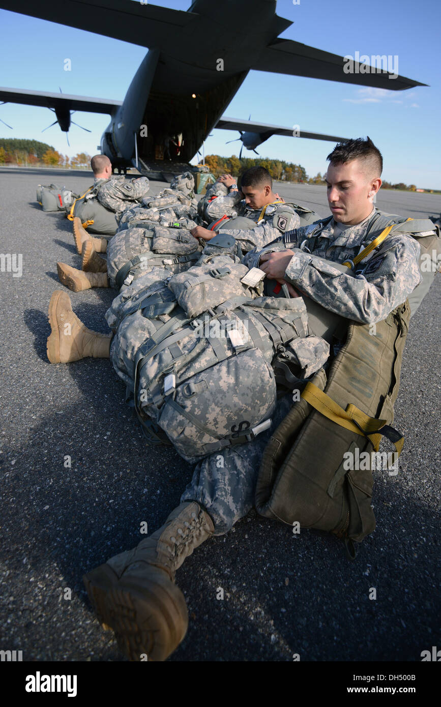 U s army infantry soldiers in training hi-res stock photography and ...