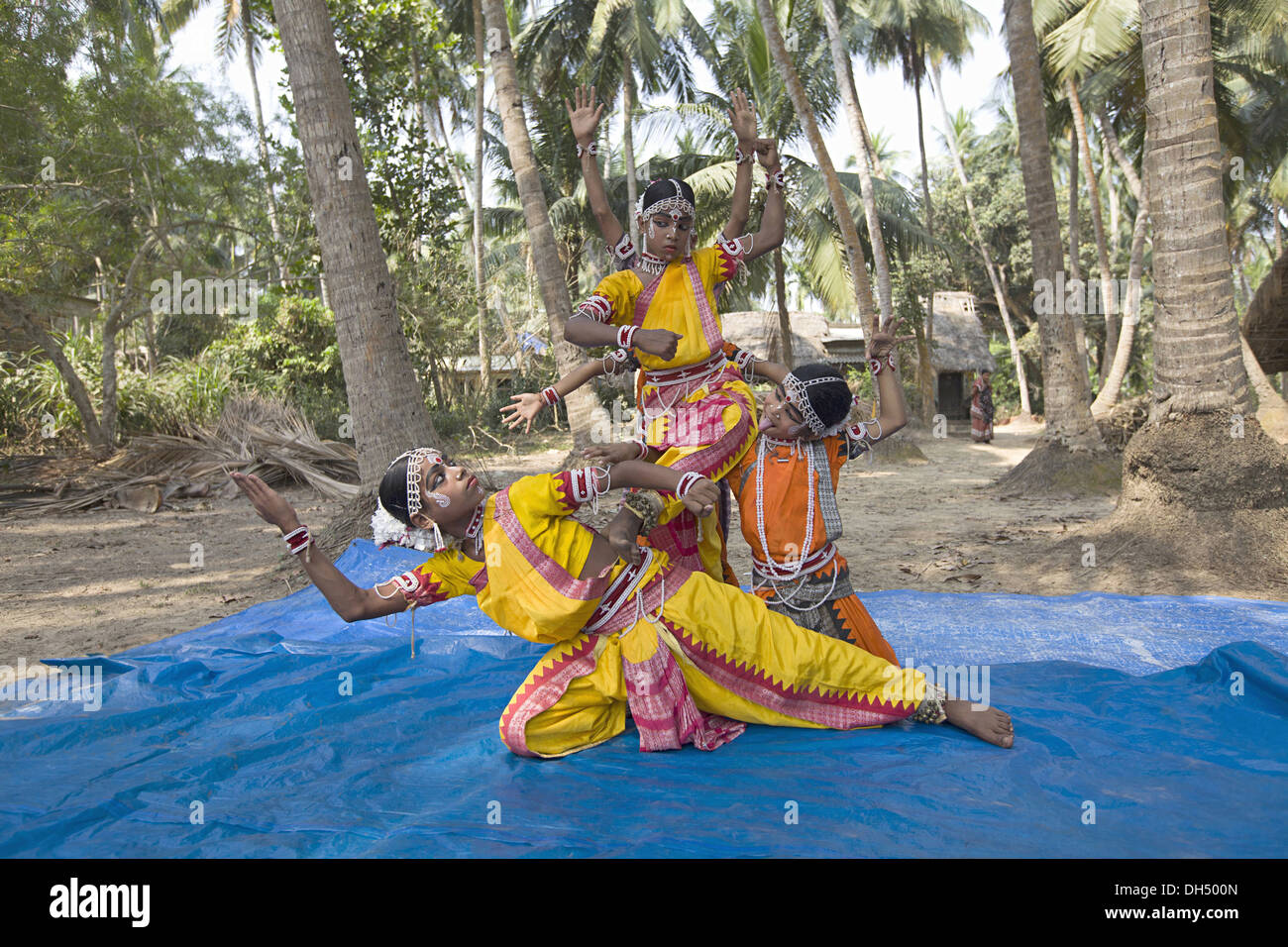 Tribal girls performing classical dance in gurukul Stock Photo - Alamy
