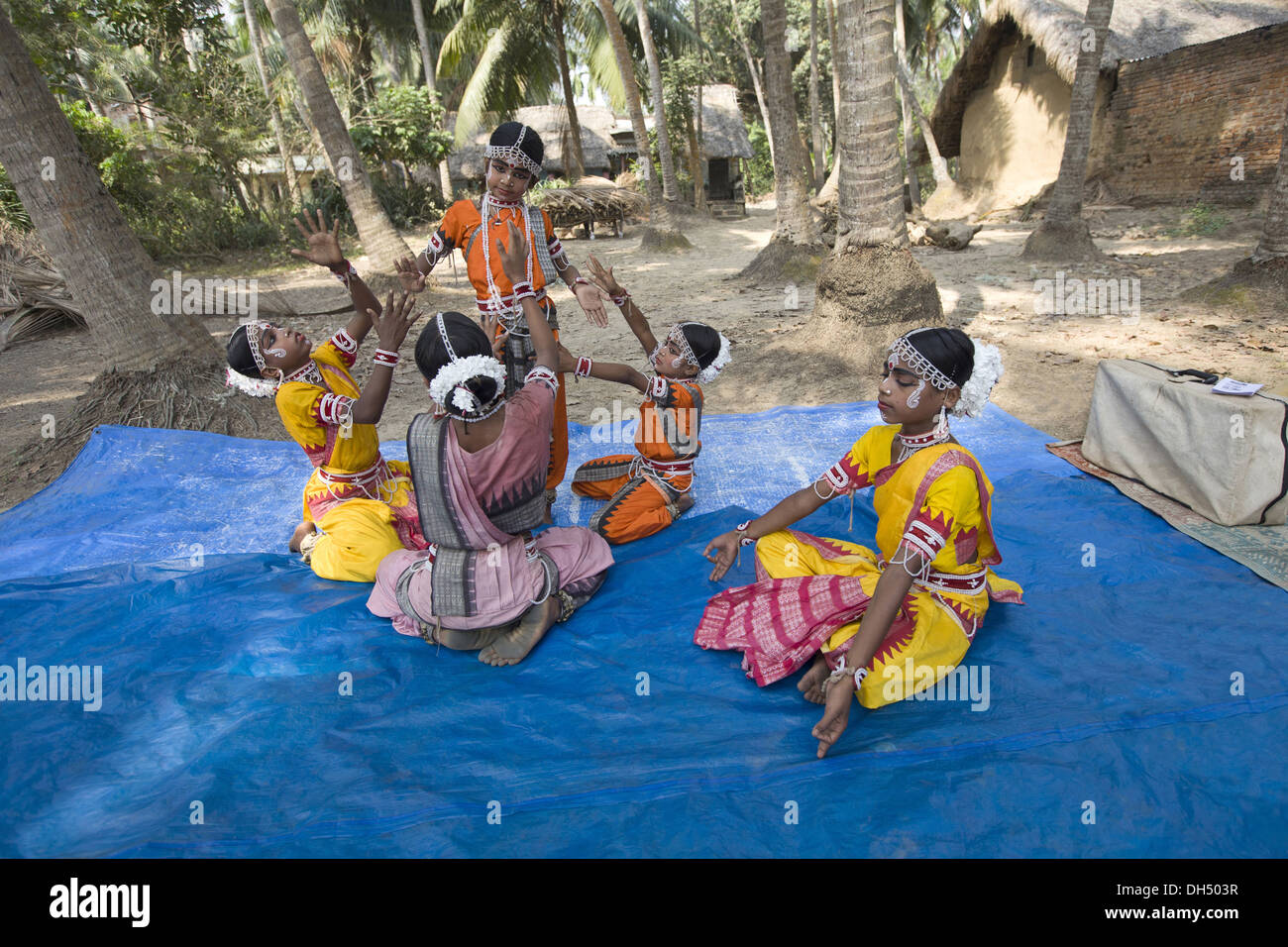 Tribal girl performing classical dance in gurukul Stock Photo - Alamy