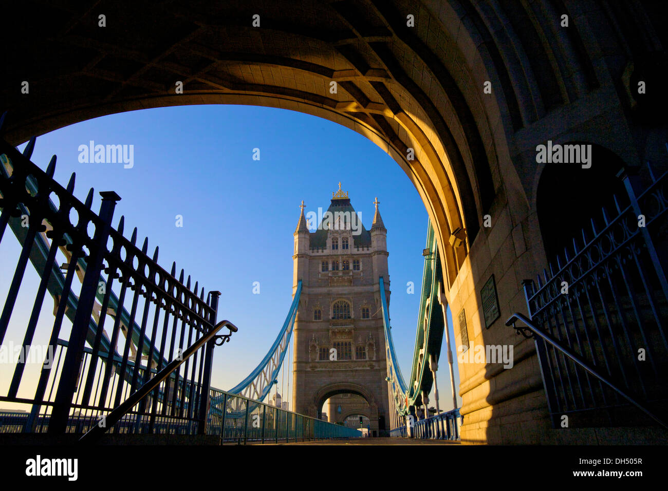 Archway tower, london hi-res stock photography and images - Alamy