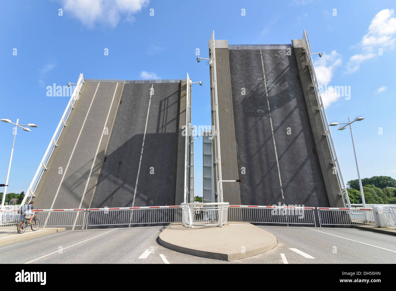 Bascule bridges hi-res stock photography and images - Alamy