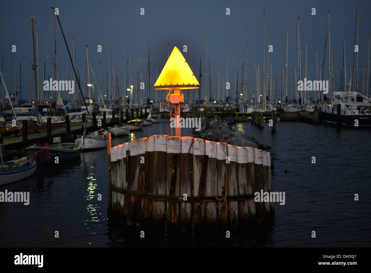 Ship signal light hi-res stock photography and images - Alamy