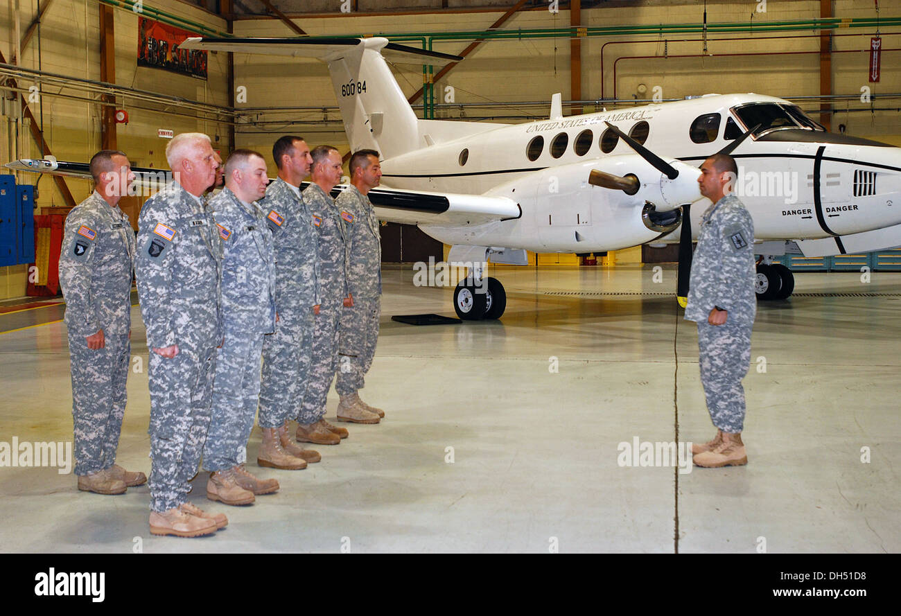 Soldiers assigned to the New York Army National Guard's Detachment 20 ...