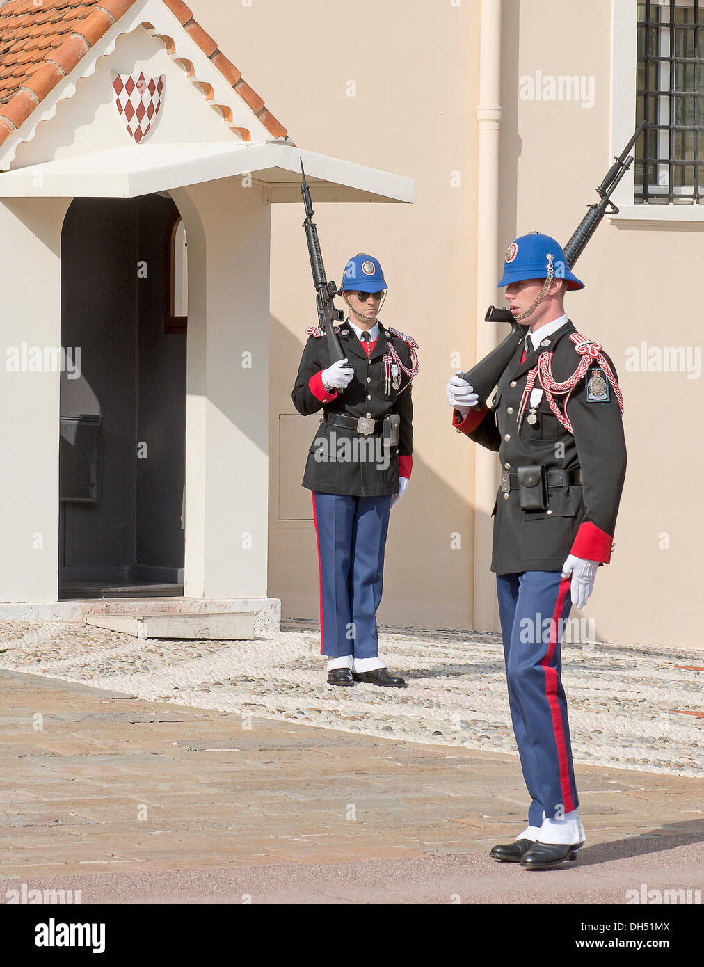 Ceremonial changing of the guard at the entrance to the Prince's Palace ...