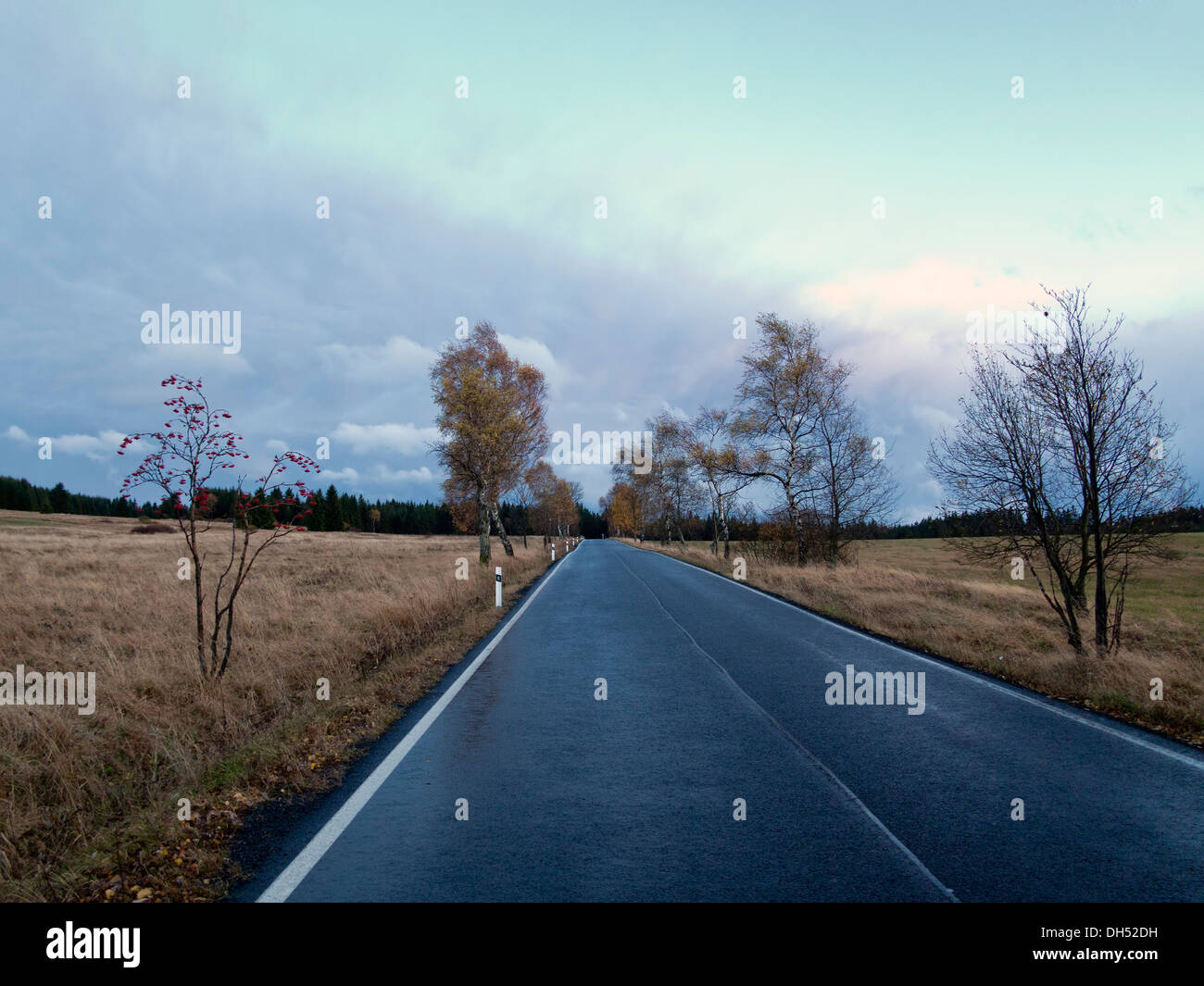 Main road route hi-res stock photography and images - Alamy