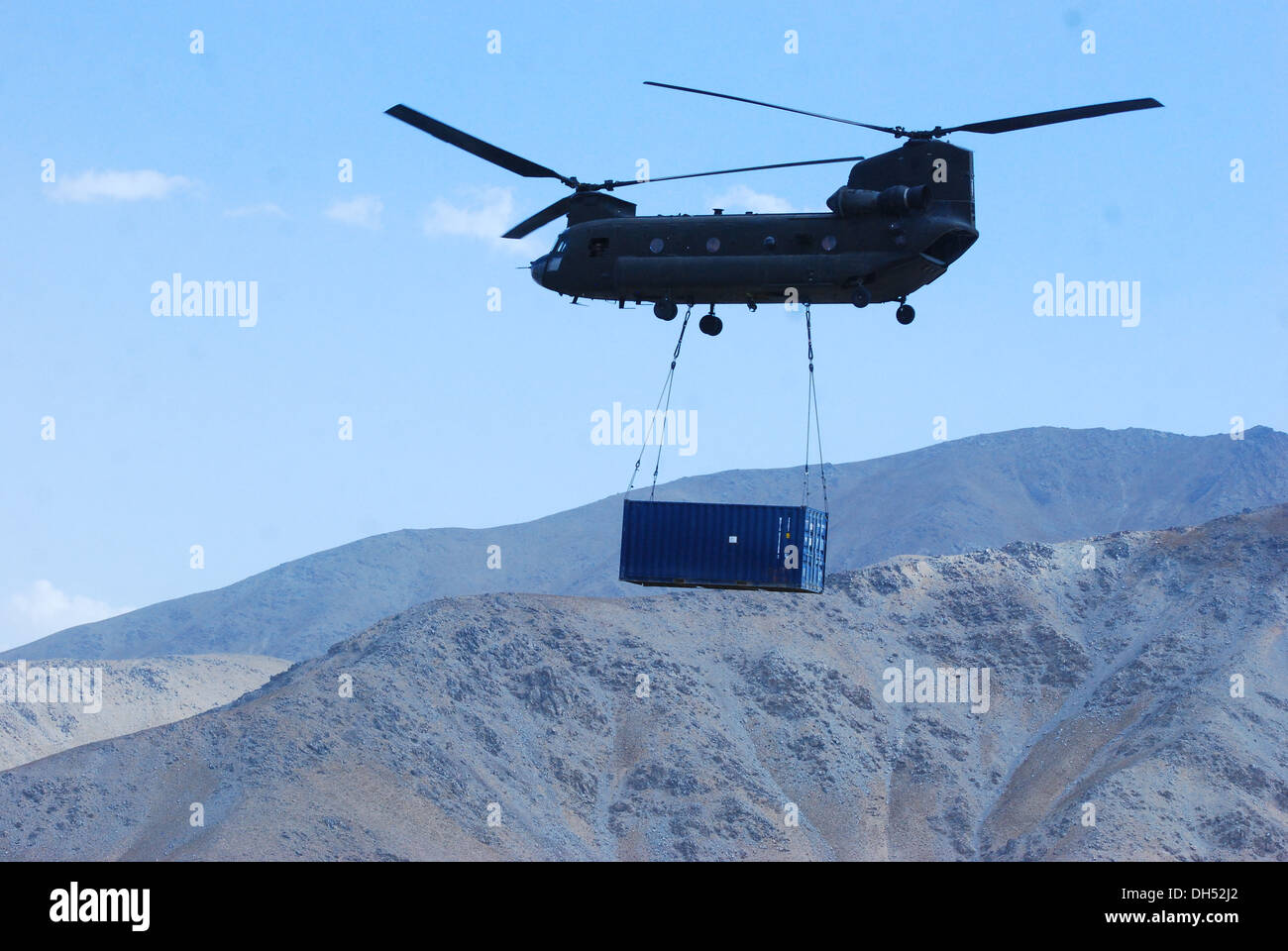A 10th Combat Aviation Brigade CH-47 Chinook helicopter sling loads a ...