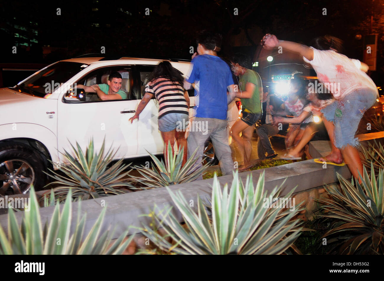 Manila, Philippines. 31st Oct, 2013. Filipino 'zombies' go after ...