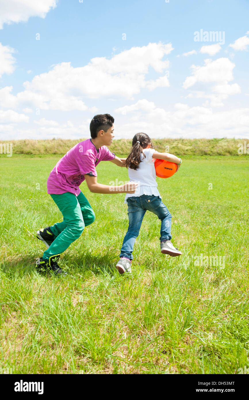 Girls playing ball outside hi-res stock photography and images - Alamy