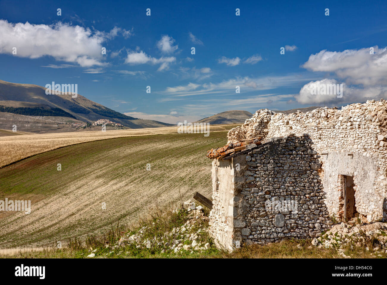 Castelluccio village hi-res stock photography and images - Alamy