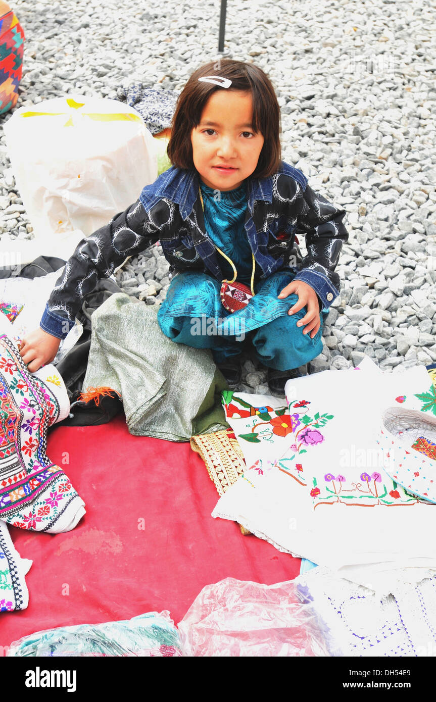 Afghanistan Bazaar New Kabul Compound Women and Children Bazaar crafts ...