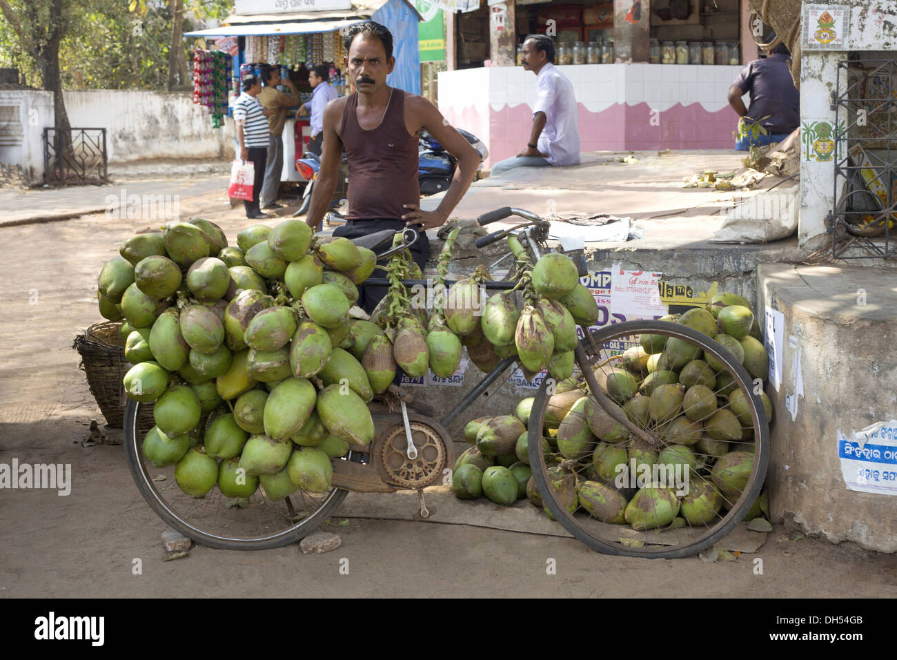 Roadside selling india hi-res stock photography and images - Alamy