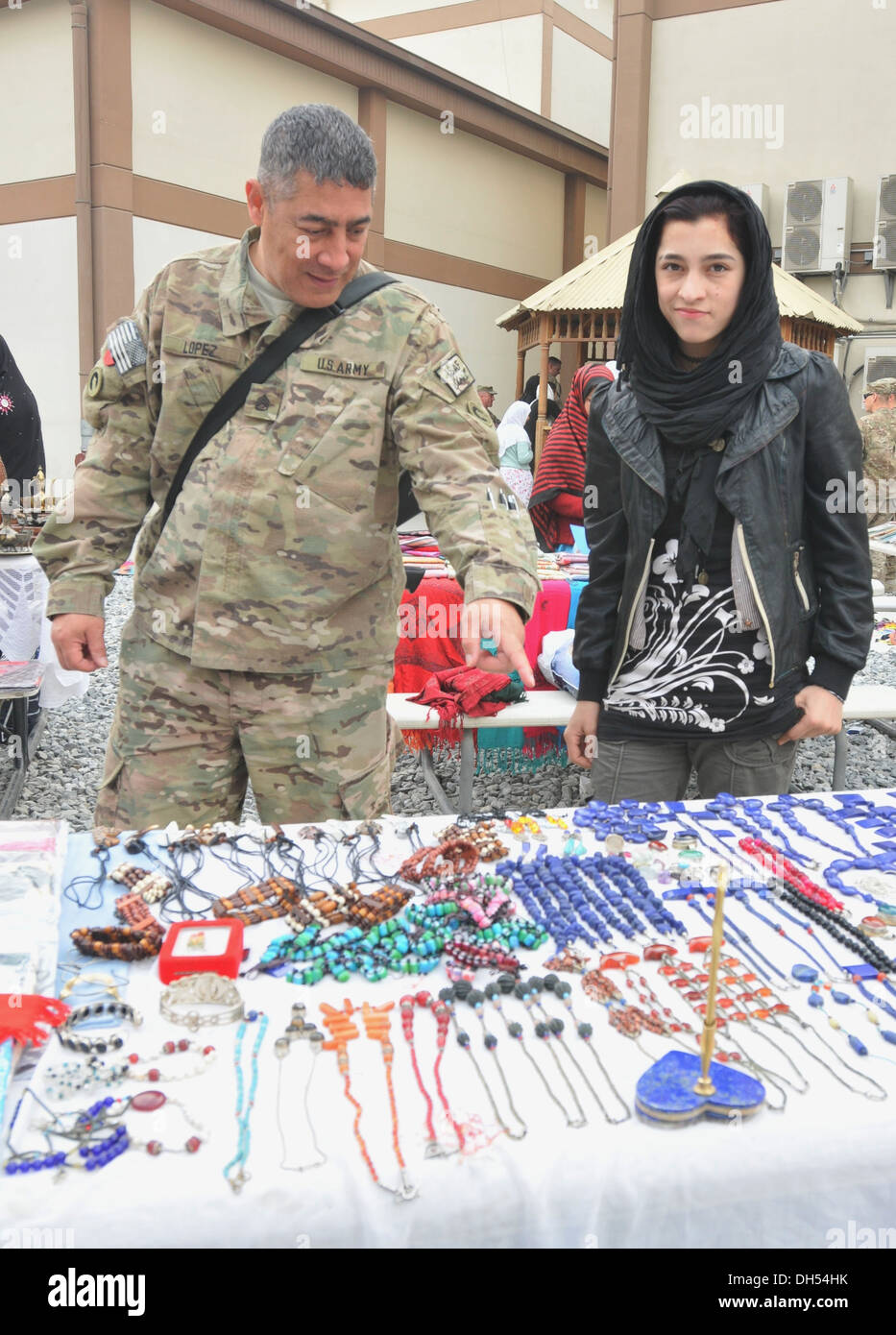 Afghanistan Bazaar New Kabul Compound Women and Children Bazaar crafts ...