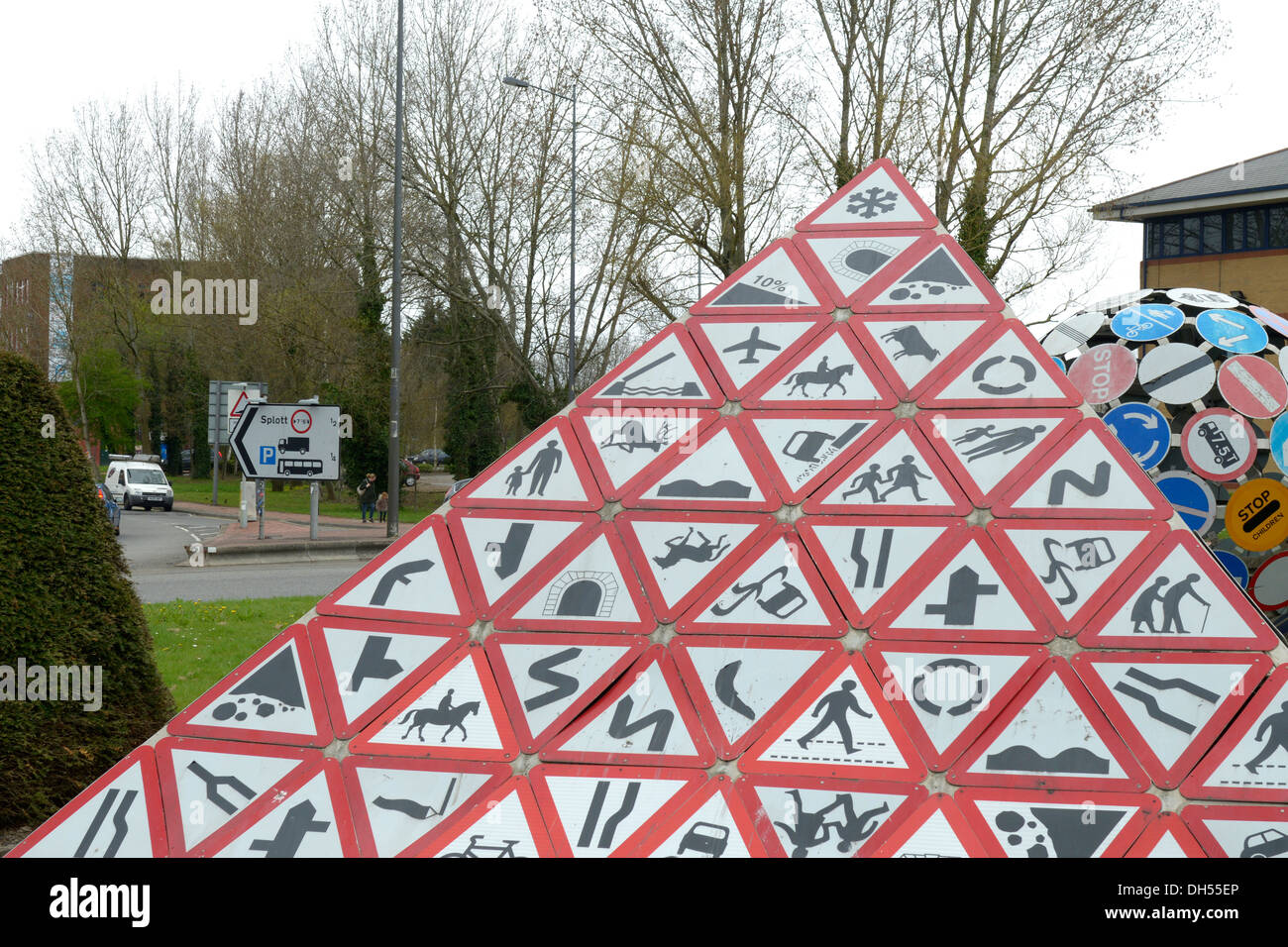 Sculpture Roundabout, Tyndall Street/Ocean Way Also known locally as ...