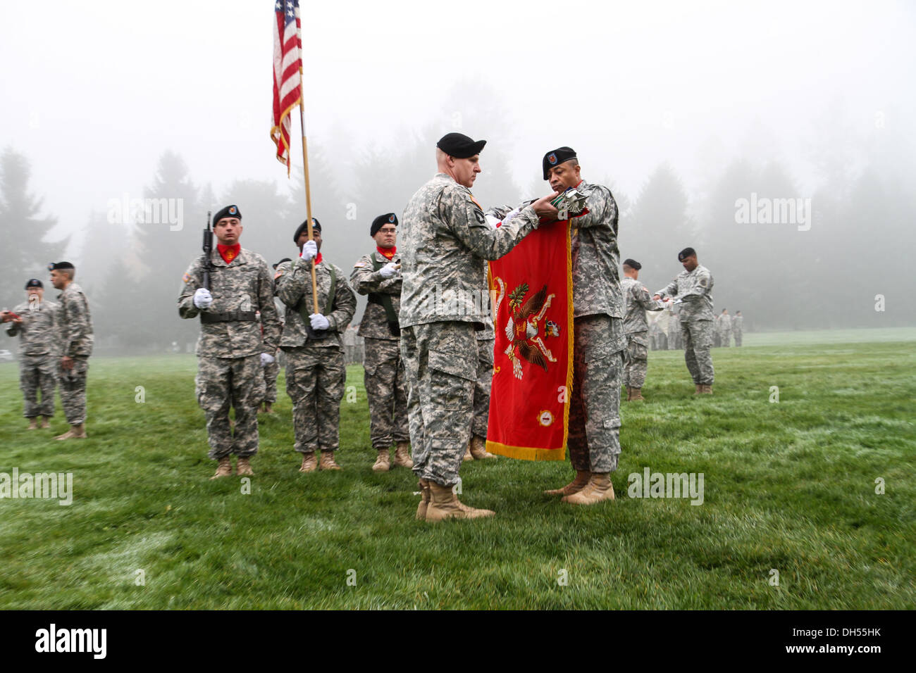 1st battalion 377th field artillery regiment hi-res stock photography ...