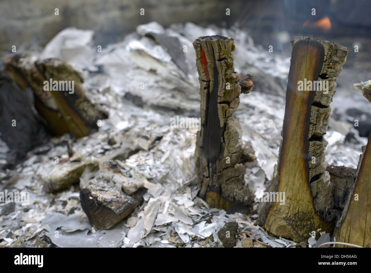 Burning paperwork hi-res stock photography and images - Alamy