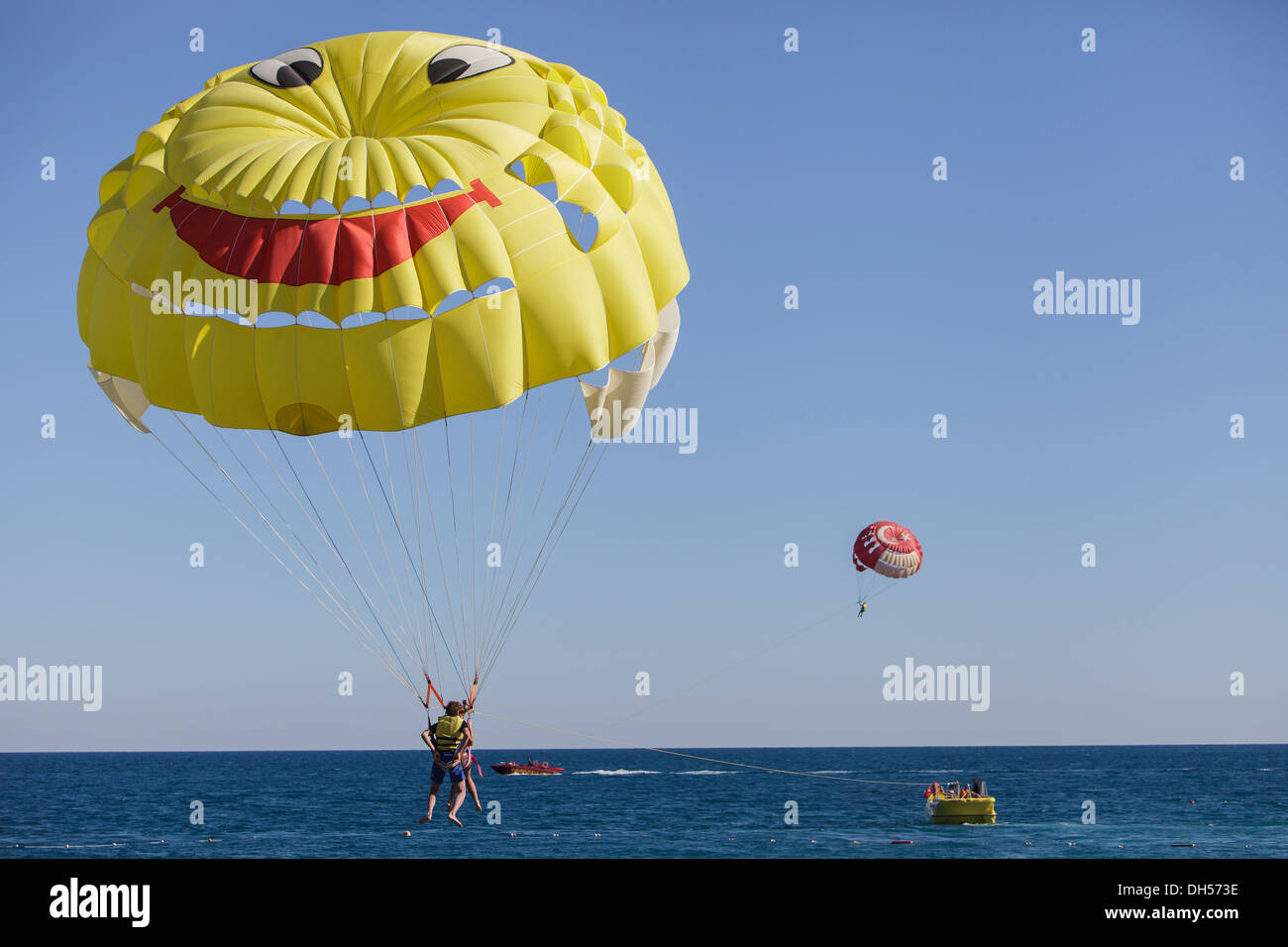 Parasailing hi-res stock photography and images - Alamy