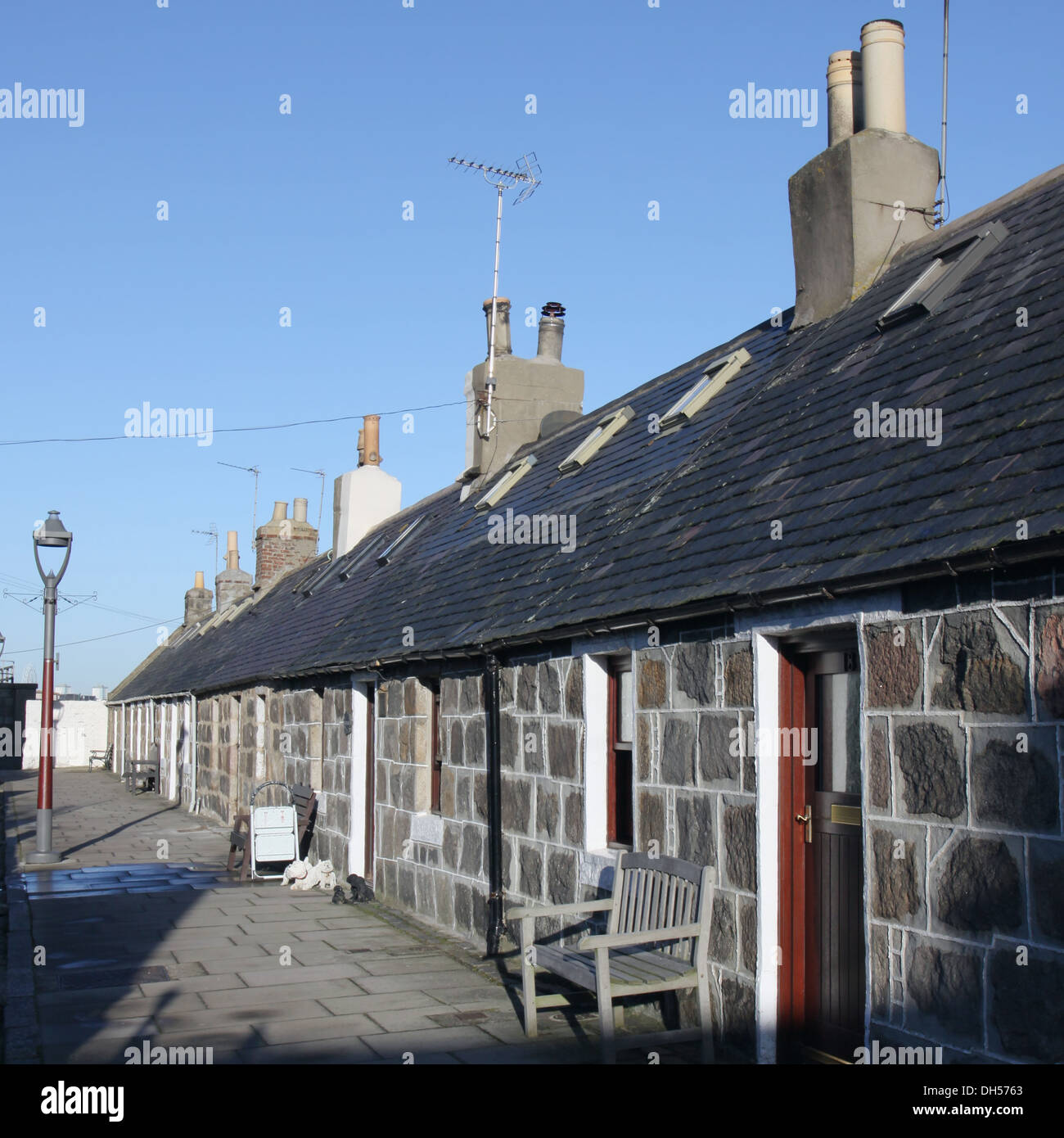 Old aberdeen old cottage hi-res stock photography and images - Alamy