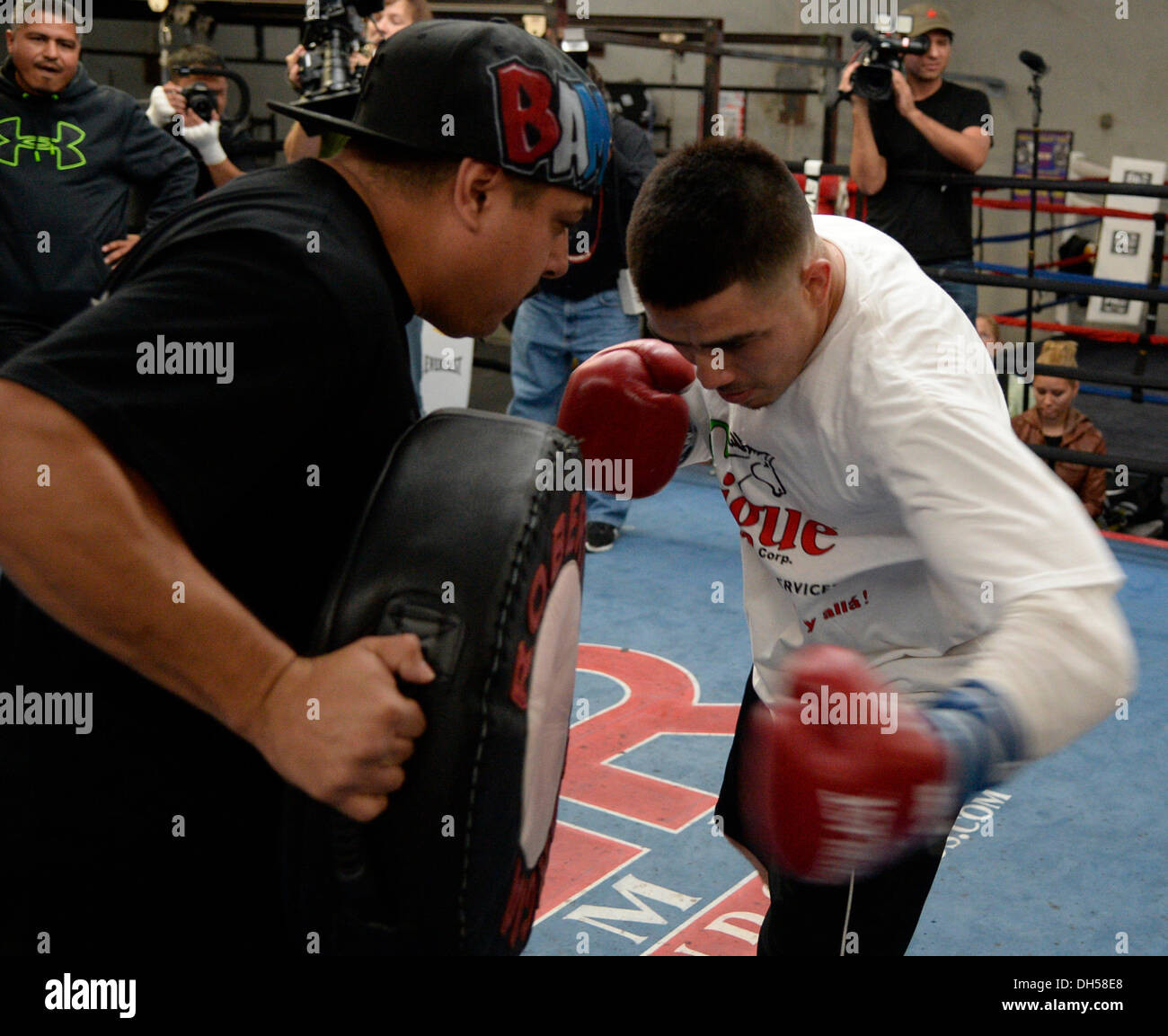 Former world welterweight champion hi-res stock photography and images ...