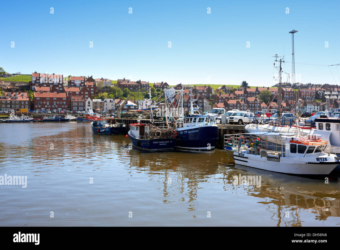 Whitby harbour hi-res stock photography and images - Alamy