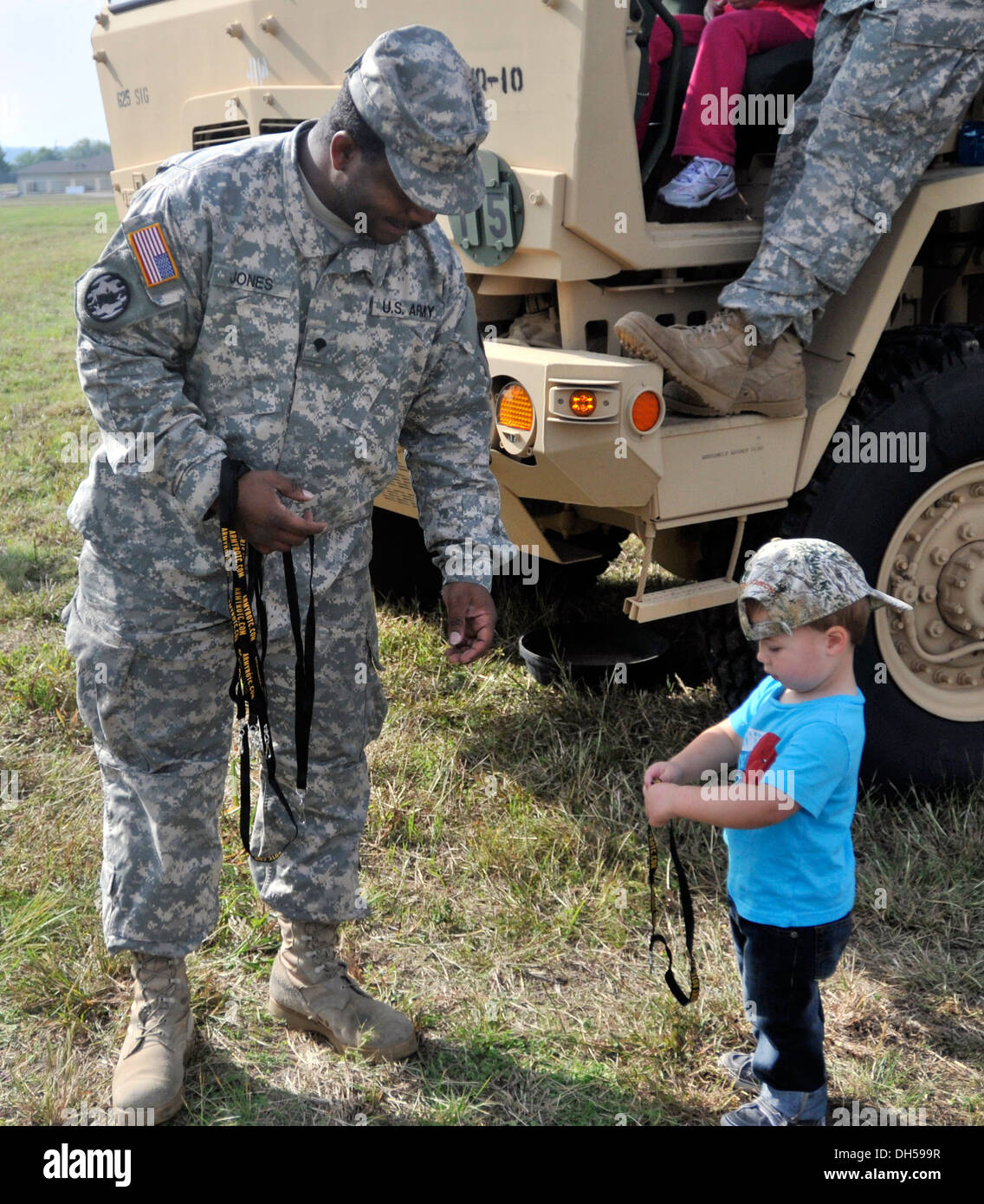 Maneuver Enhancement Brigade Stock Photos & Maneuver Enhancement ...