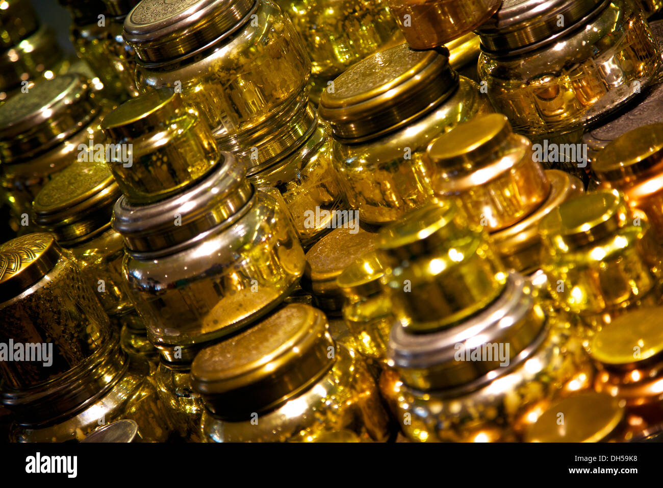 Shiny pot hi-res stock photography and images - Alamy
