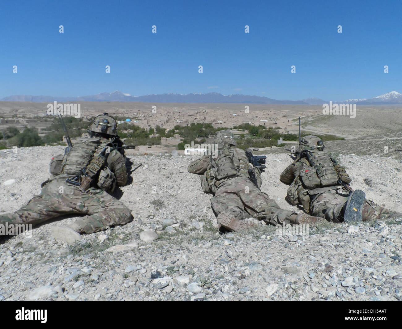 U.S. Army soldiers from Company B, 3rd Battalion, 7th Infantry Regiment ...