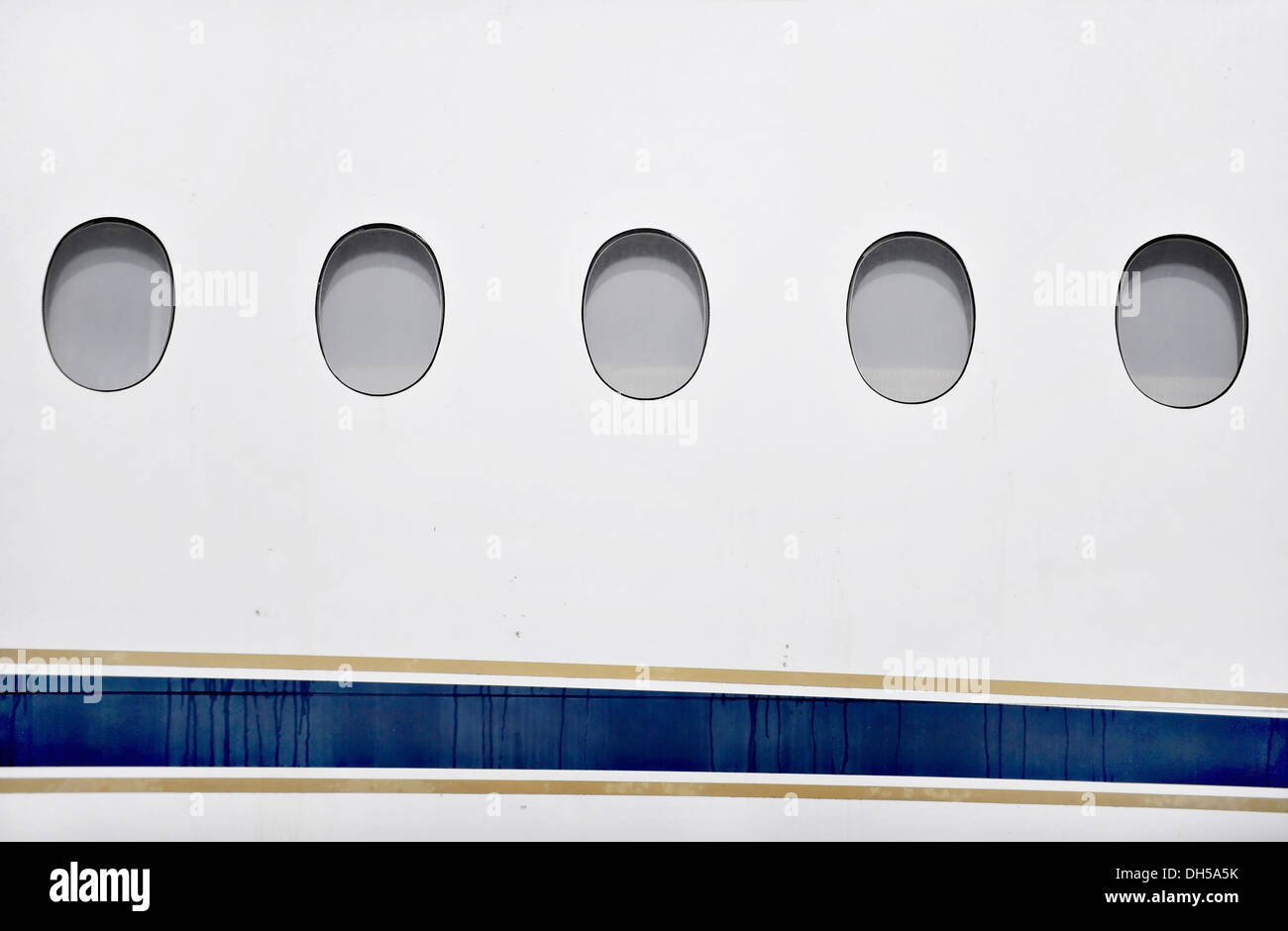 Windows detail of a deteriorated airplane Stock Photo - Alamy