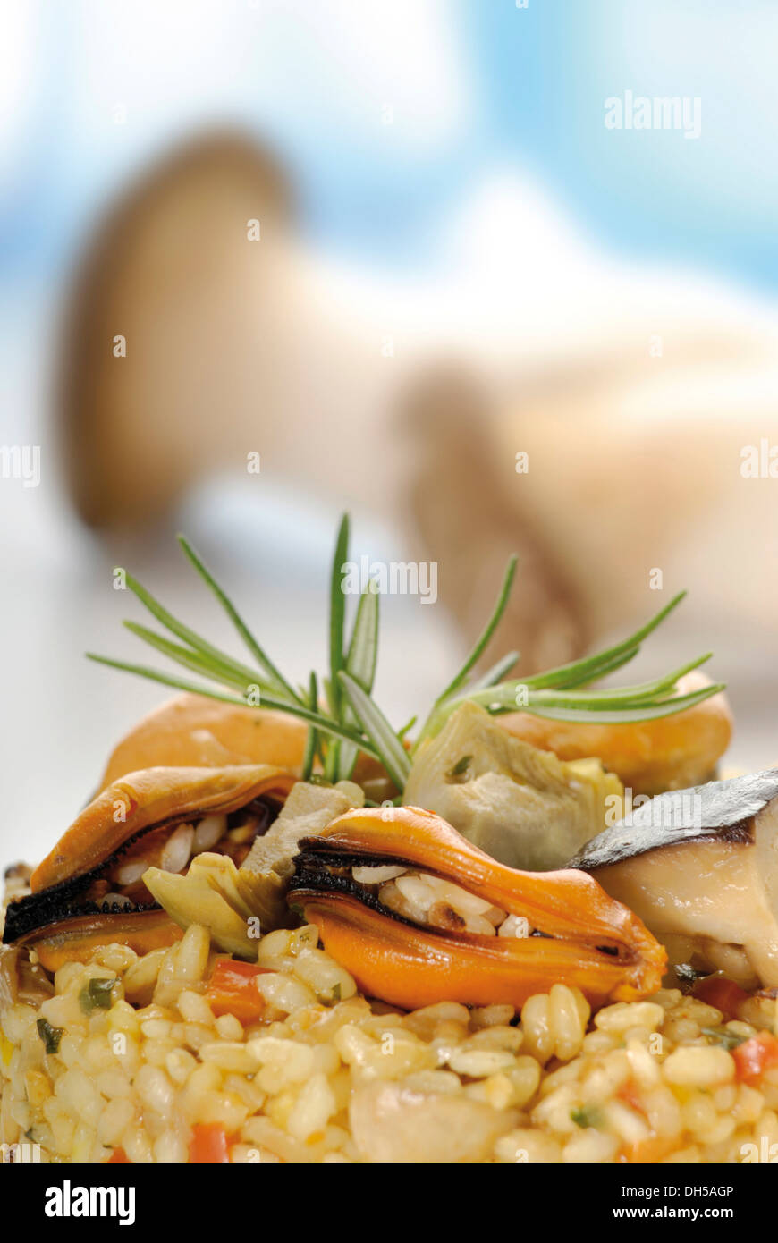 Rice with mussels and mushrooms Stock Photo - Alamy