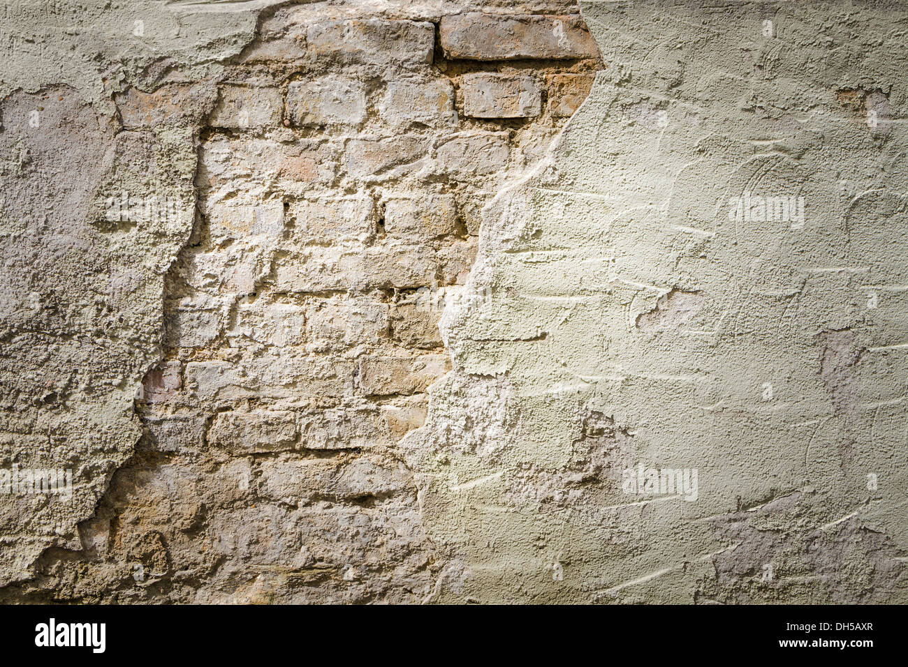 Riss in mauer hi-res stock photography and images - Alamy