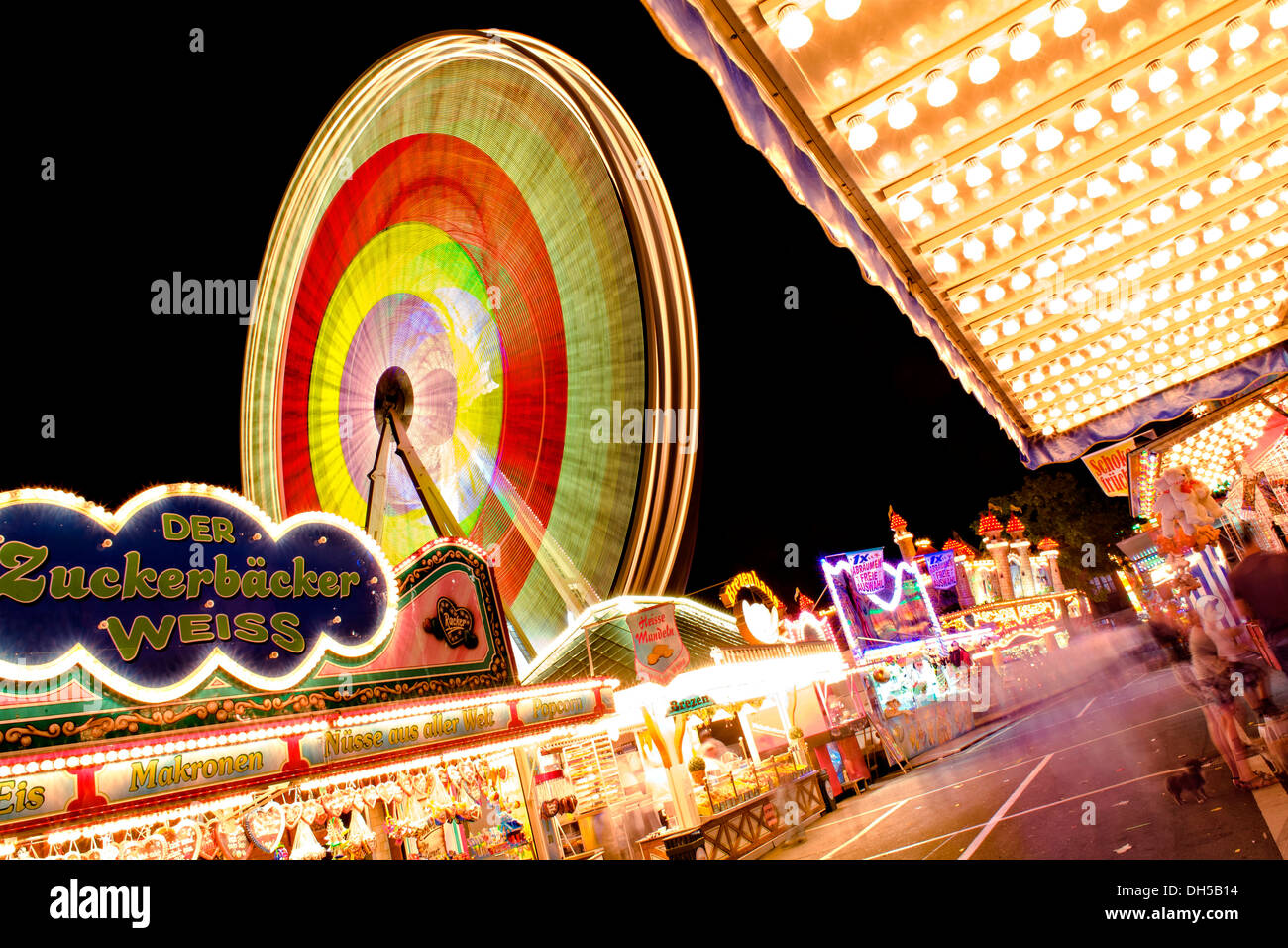 Fairground at night hi-res stock photography and images - Alamy