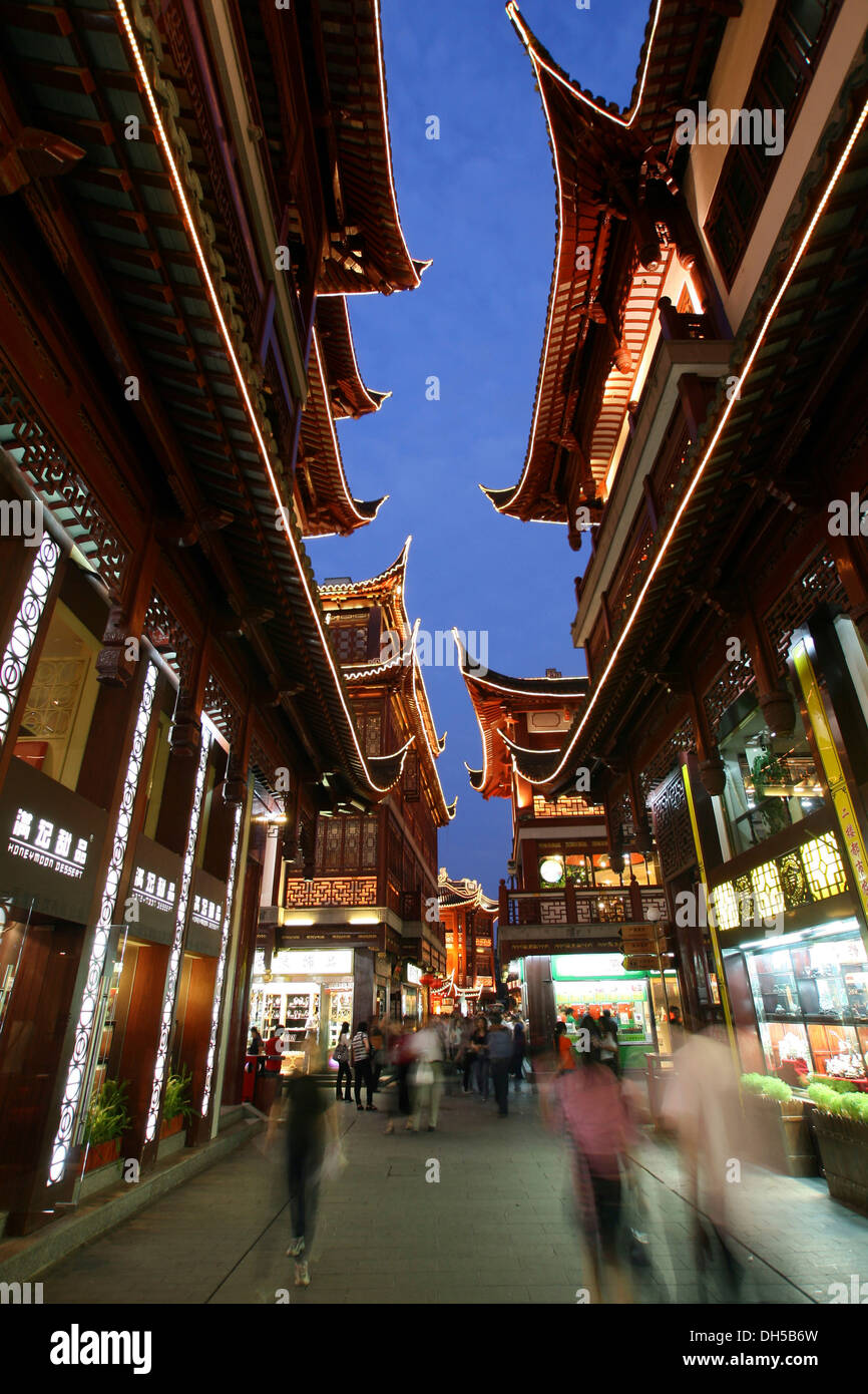 Shanghai night market hi-res stock photography and images - Alamy